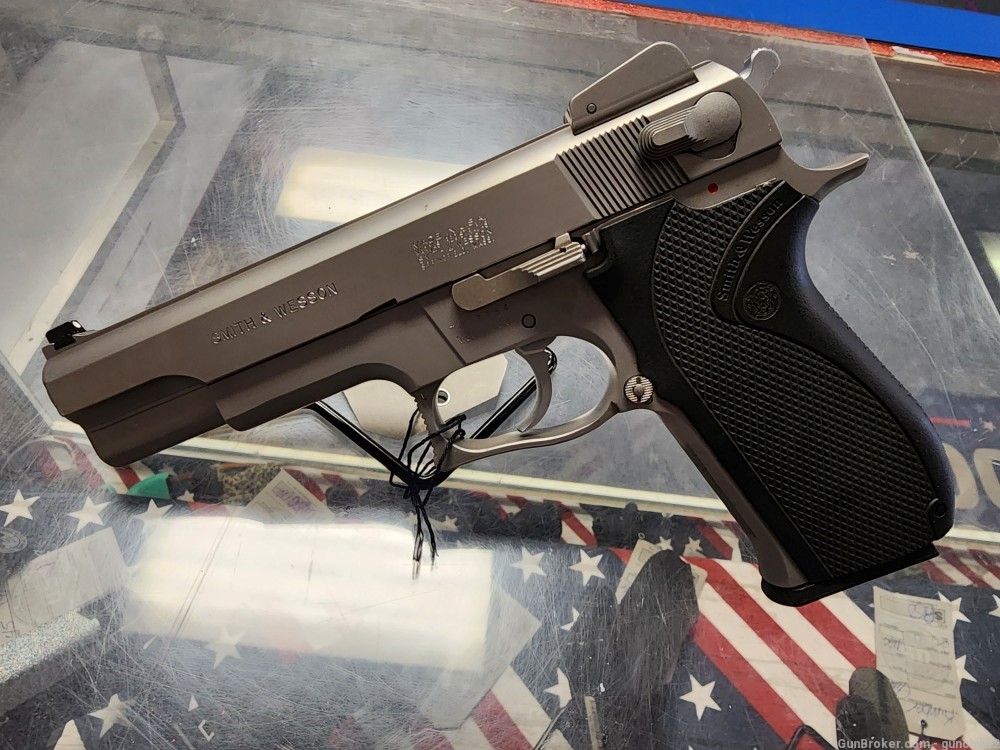 Smith and wesson 4506 - Semi Auto Pistols at GunBroker.com : 1027947522