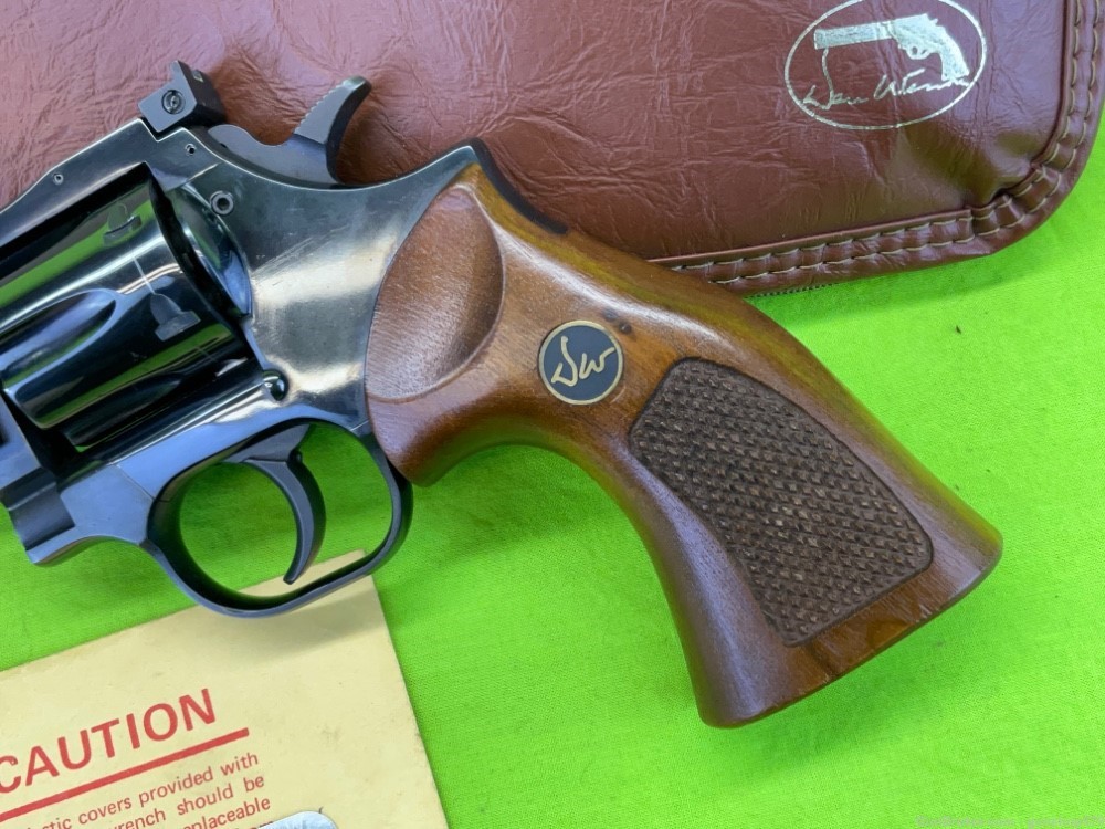 Vintage Dan Wesson V22 22 LR Rimfire Gloss Blued Monson 6 In WIth Case ...