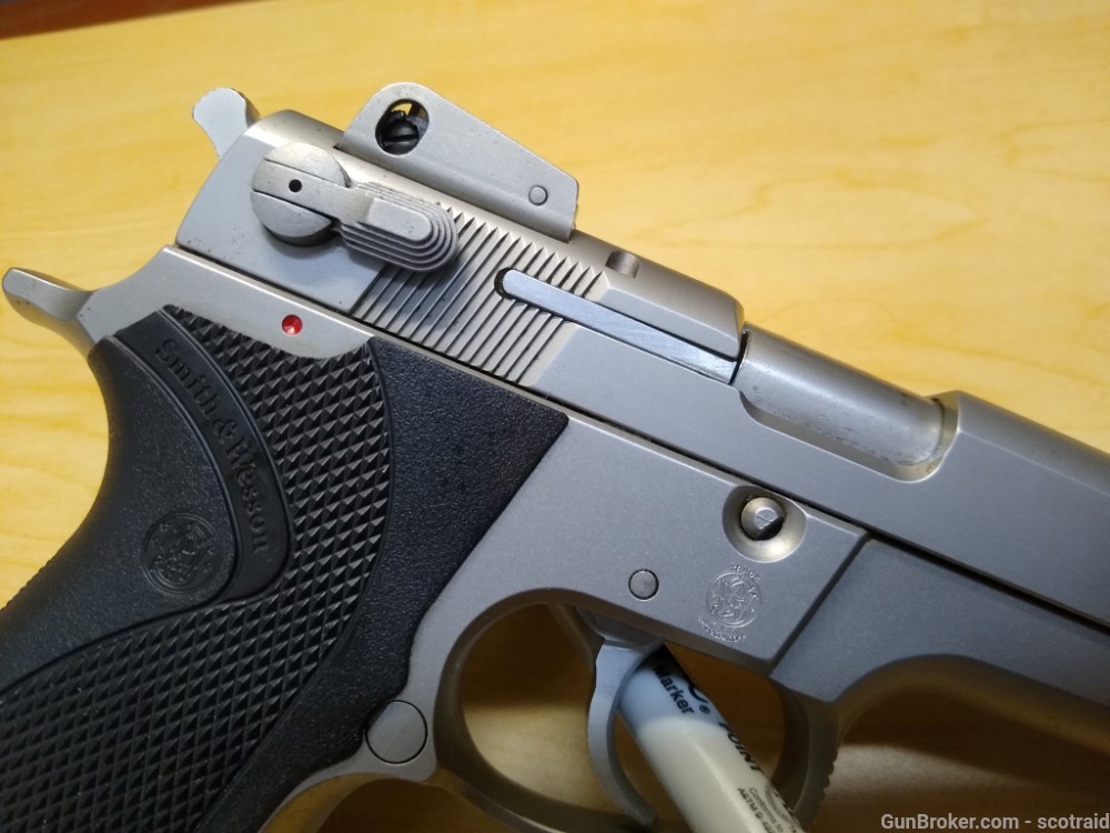 Smith & Wesson Model 5906, 9mm Semi Auto Pistol w/ Decocker & 2 mags ...
