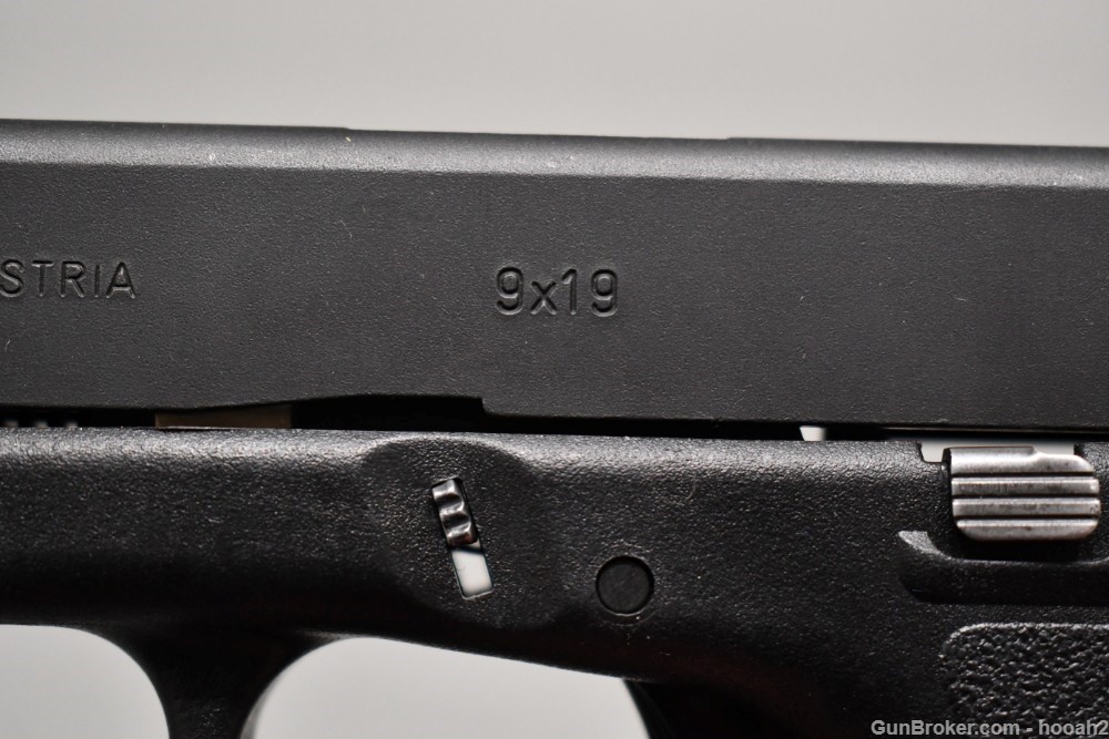 Glock 19 Gen 2 9mm Semi Auto Pistol Cutaway W Box READ - Semi Auto ...