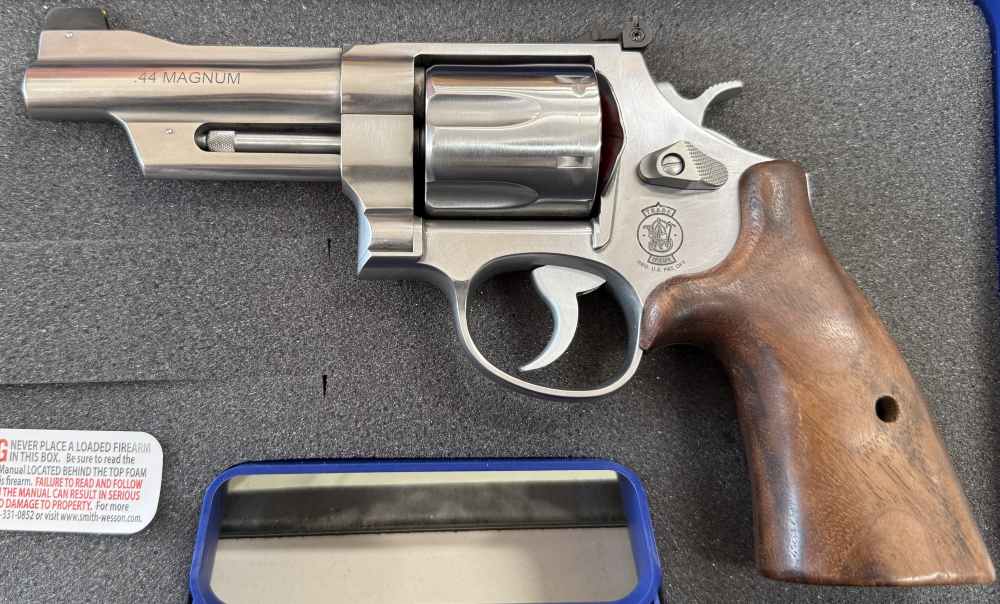 Smith & Wesson 686 Plus Mountain Gun Lipsey’s Exclusive .44 Mag 4” - Revolvers at GunBroker.com ...