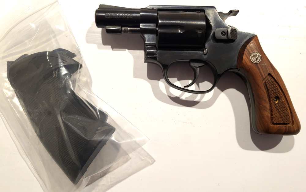 Rossi Model 33 38spl snubnose revolver - Revolvers at GunBroker.com ...