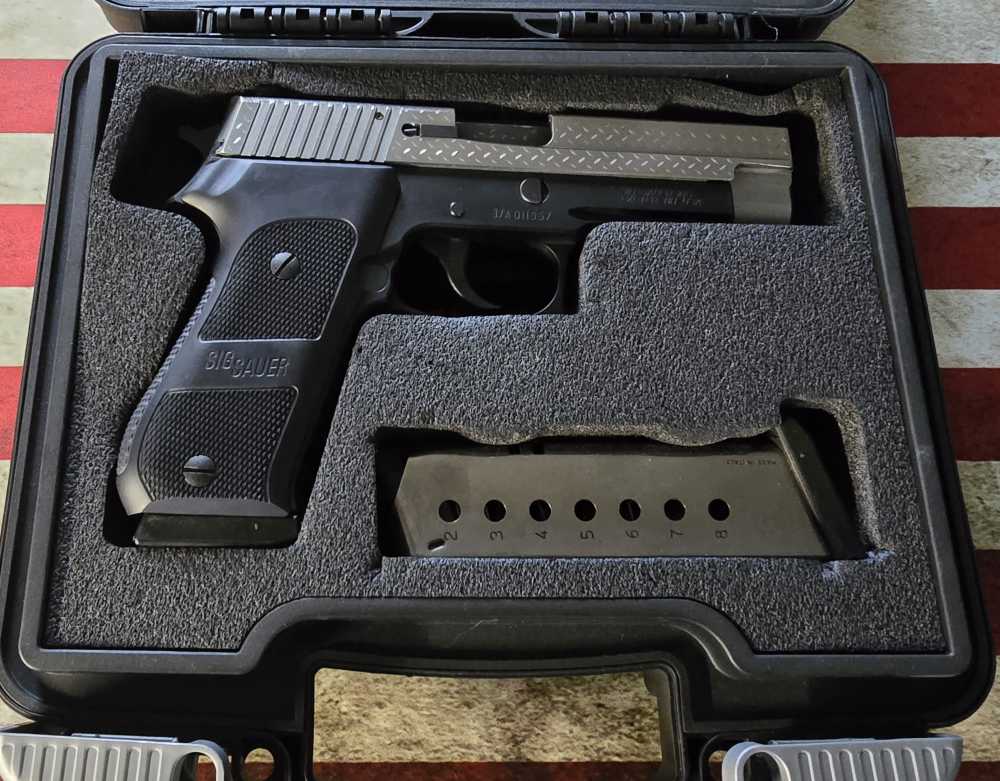 Sig Sauer P220R Diamond Plate 45 ACP 4.4 with Case Rare - Semi Auto ...