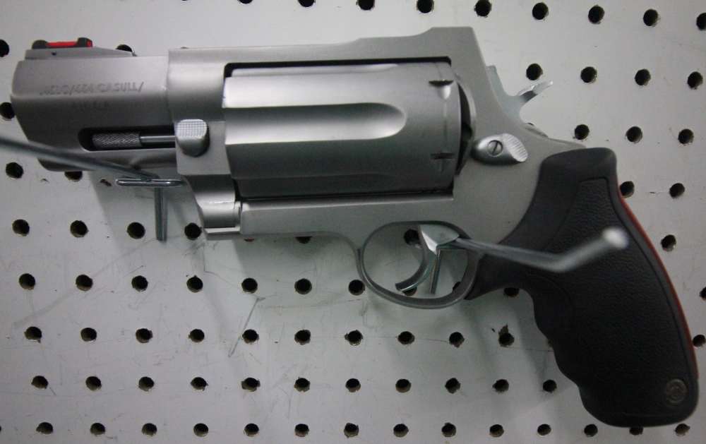 Taurus Raging Judge .45 LC/.410 Bore/.454 Casull 6-Shot Revolver 3 ...