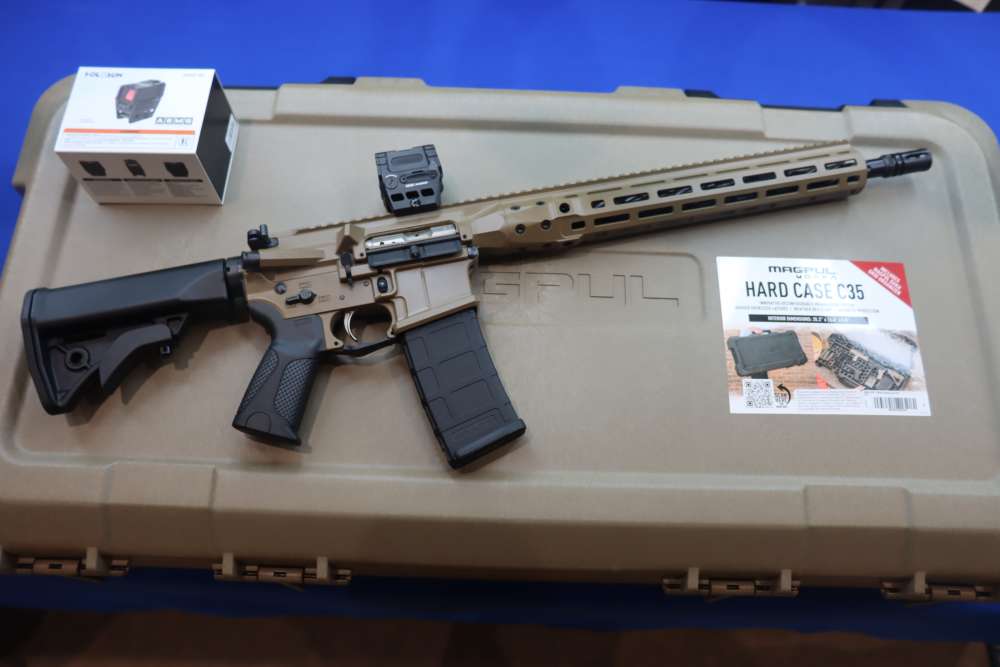 LWRC IC DI Billet AR15 Rifle Kit 16" AR-15 HOLOSUN & Magpul DAKA Case ...