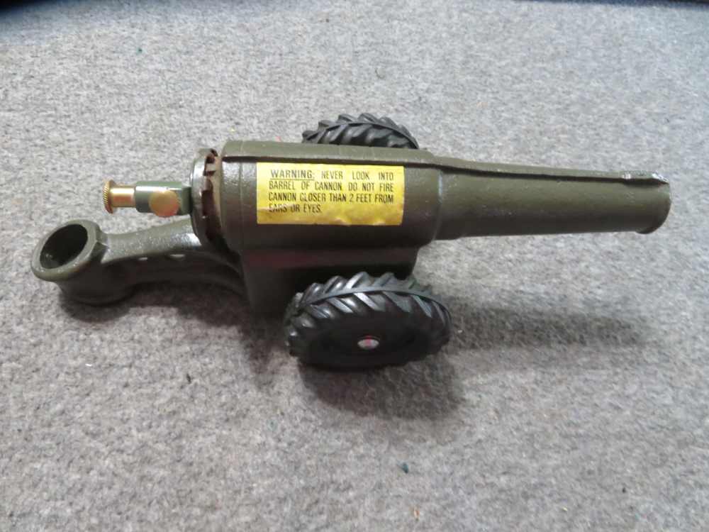 VINTAGE PAINTED CAST IRON BIG BANG STYLE WWII ARTILLERY TOY FIRING ...