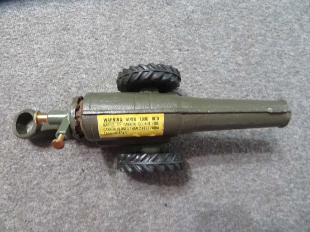 VINTAGE PAINTED CAST IRON BIG BANG STYLE WWII ARTILLERY TOY FIRING ...