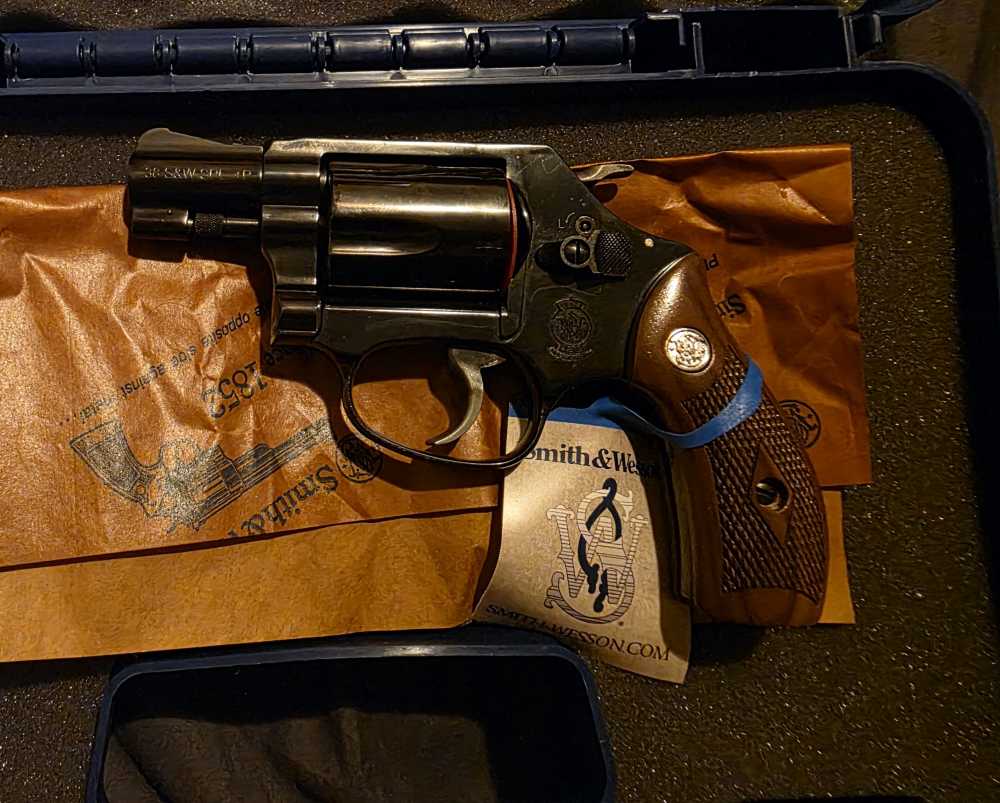 Smith&Wesson 36 Classic - Revolvers at GunBroker.com : 1135422046