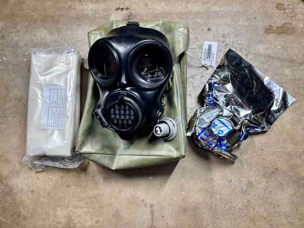 NOS Czech OM-90 Gas Mask w/1-40mm NATO Filter & Protective Suit OM90 ...