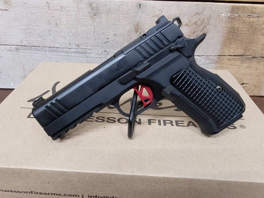 Dan Wesson DWX Compact OR Optics Ready W/Light Rail - Semi Auto Pistols ...