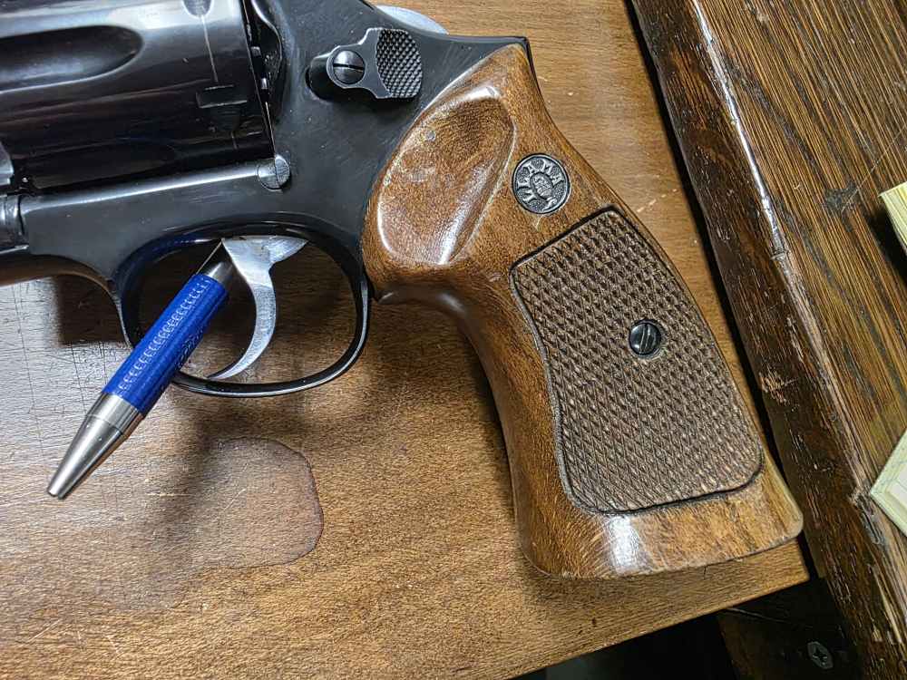 LLama Comanche III 357 Mag Revolver Blued 6 Shot Wood Grips - Revolvers ...