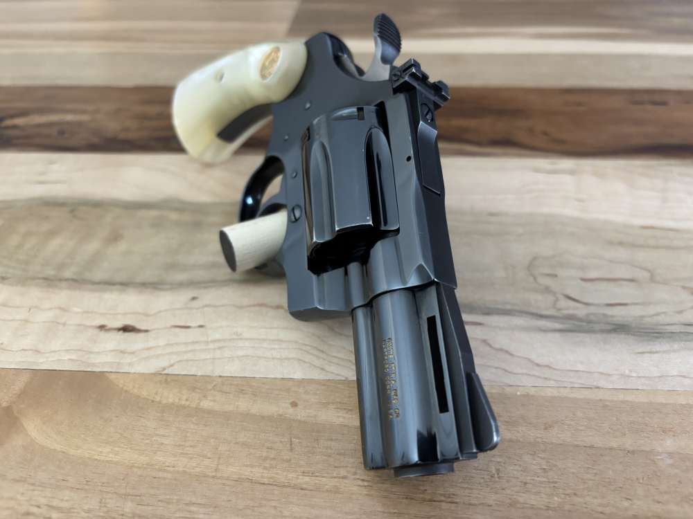 Colt DIAMONDBACK 2" snubby RARE 38 spl revolver ROYAL BLUE gold medallion - Revolvers at ...