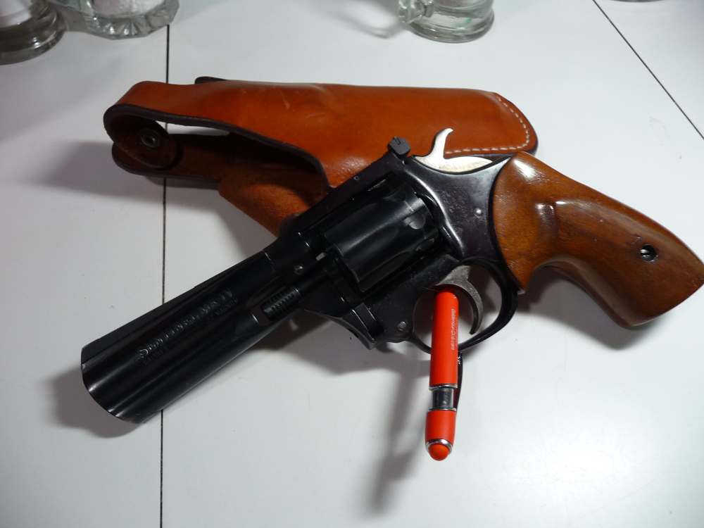 H&R 22 MAGNUM MODEL SENTNEL MK 1V 9 SHOT 4 INCH BLUE - Revolvers at ...