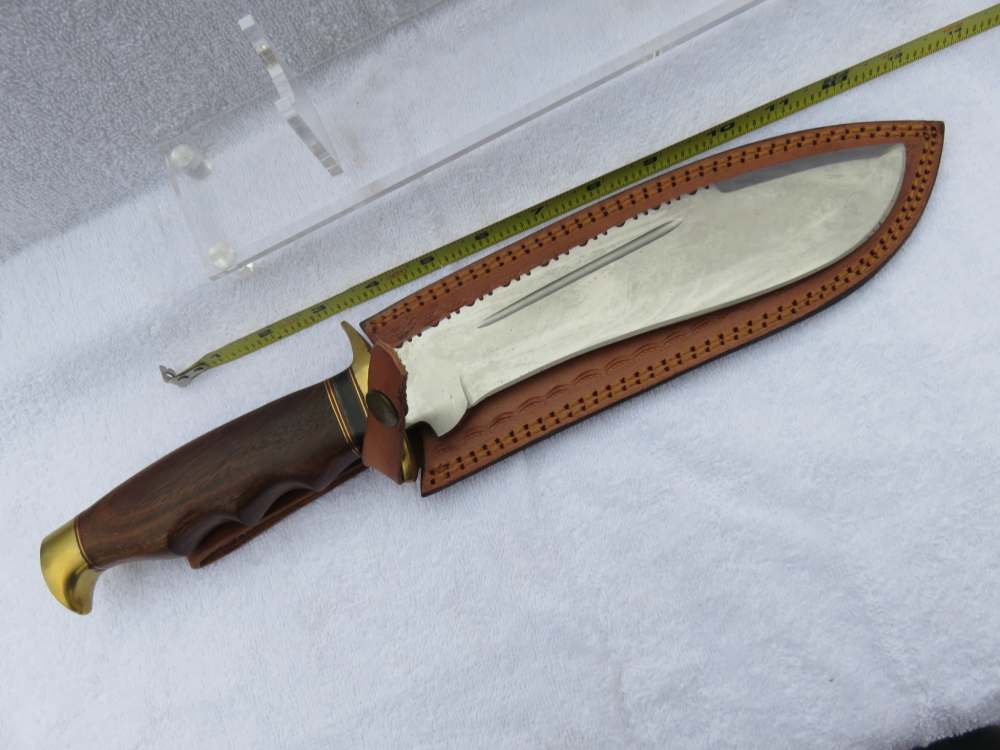 Custom Surgical Steel Knife. Finger grooved Walnut Handle. Very Nice ...