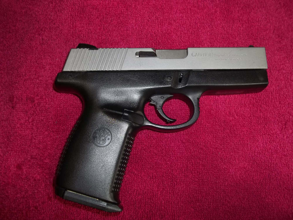 S&W Smith & Wesson Sigma SW40V .40 W/seven Magazines - Semi Auto ...