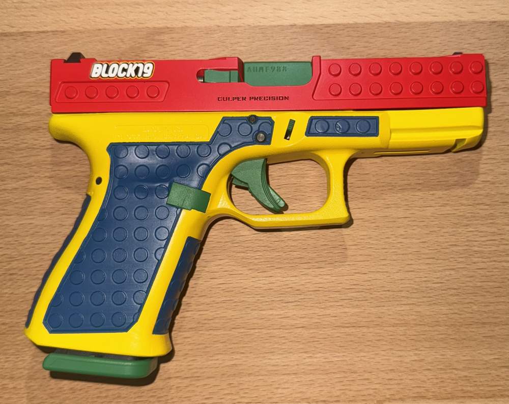 SUPER RARE LEGO BLOCK 19 - Semi Auto Pistols at GunBroker.com : 1148220916