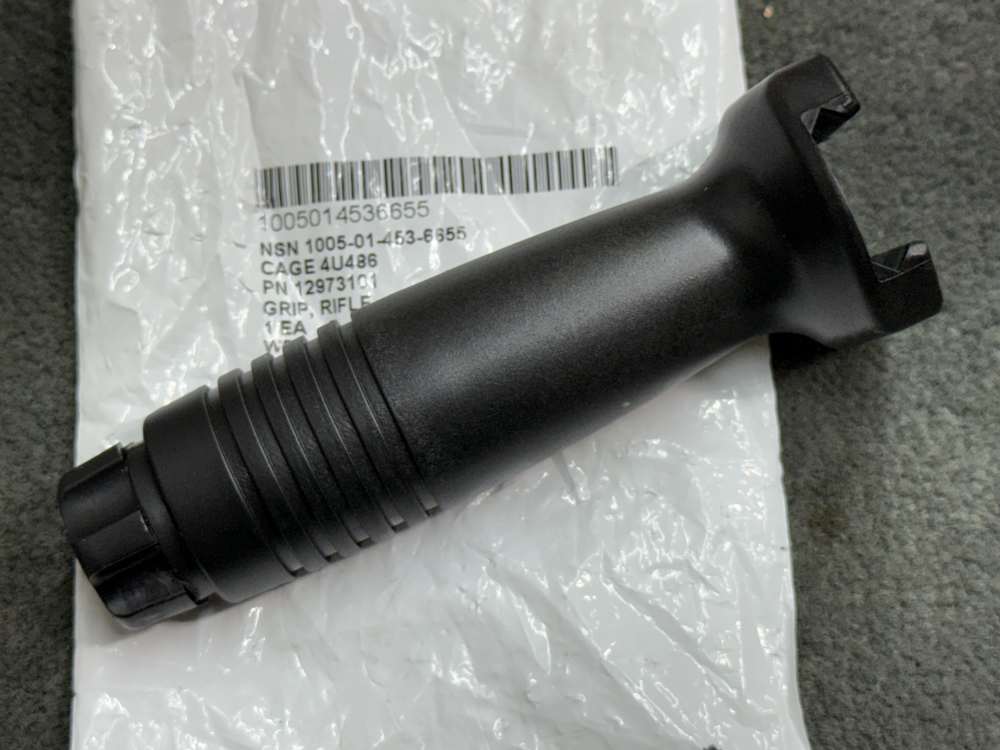 P&S Products USGI Vertical Foregrip KAC Style for M4 or M5 RAS etc ...