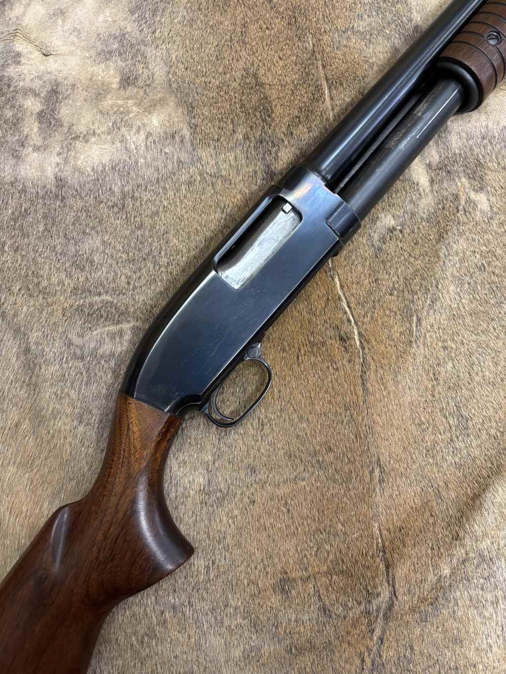 STUNNING PRE 64 WINCHESTER MODEL 12 FEATHERWEIGHT 12 GAUGE 1958 - Pump ...